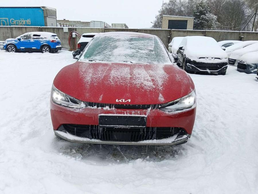 Red Kia EV6 2020 in Marijampole, with an engine capacity of 0.00 L and mileage of 100 thousand km for 14000 €, photo 1 on AUTOMOTO.COM.LV