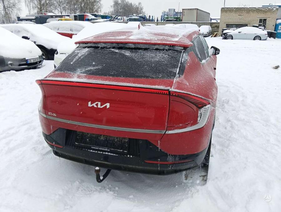 Red Kia EV6 2020 in Marijampole, with an engine capacity of 0.00 L and mileage of 100 thousand km for 14000 €, photo 8 on AUTOMOTO.COM.LV