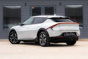 Balts Kia EV6 2021 Jelgava, ar dzinēja tilpumu 0.00 L un nobraukumu 160 tūkst. km par 19900 €, foto 3 vietnē AUTOMOTO.COM.LV