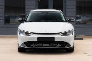 Balts Kia EV6 2021 Jelgava, ar dzinēja tilpumu 0.00 L un nobraukumu 160 tūkst. km par 19900 €, foto 6 vietnē AUTOMOTO.COM.LV