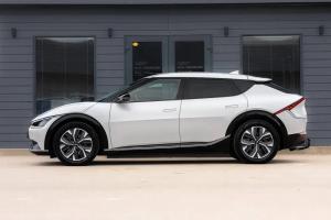 Balts Kia EV6 2021 Jelgava, ar dzinēja tilpumu 0.00 L un nobraukumu 160 tūkst. km par 19900 €, foto 7 vietnē AUTOMOTO.COM.LV