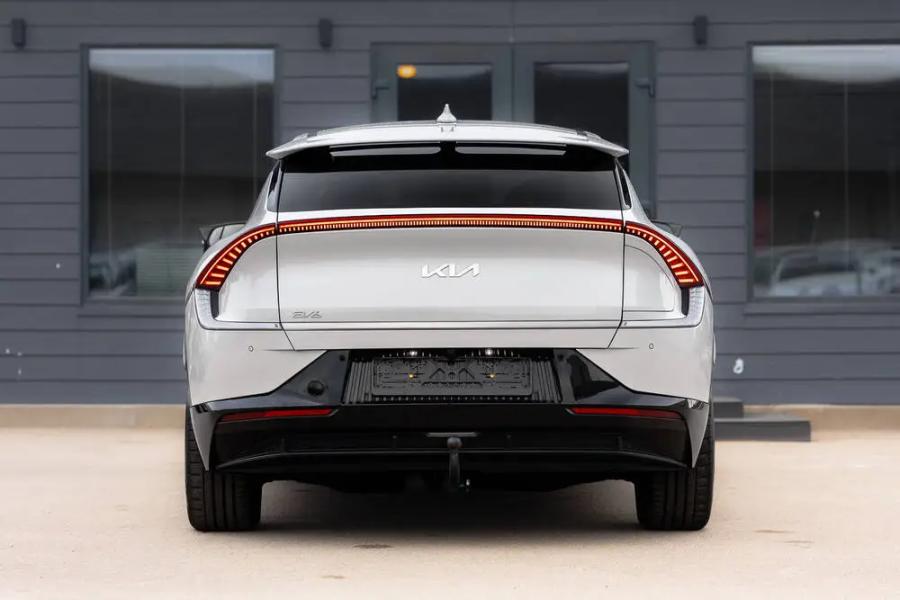 Balts Kia EV6 2021 Jelgava, ar dzinēja tilpumu 0.00 L un nobraukumu 160 tūkst. km par 19900 €, foto 8 vietnē AUTOMOTO.COM.LV