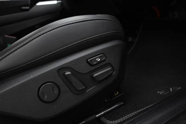 Balts Kia EV6 2021 Jelgava, ar dzinēja tilpumu 0.00 L un nobraukumu 160 tūkst. km par 19900 €, foto 10 vietnē AUTOMOTO.COM.LV