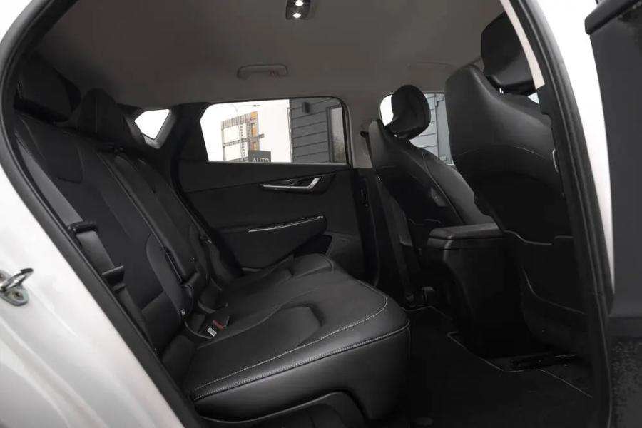 Balts Kia EV6 2021 Jelgava, ar dzinēja tilpumu 0.00 L un nobraukumu 160 tūkst. km par 19900 €, foto 12 vietnē AUTOMOTO.COM.LV
