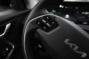 Balts Kia EV6 2021 Jelgava, ar dzinēja tilpumu 0.00 L un nobraukumu 160 tūkst. km par 19900 €, foto 24 vietnē AUTOMOTO.COM.LV