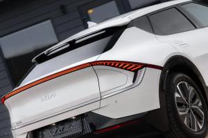 Balts Kia EV6 2021 Jelgava, ar dzinēja tilpumu 0.00 L un nobraukumu 160 tūkst. km par 19900 €, foto 29 vietnē AUTOMOTO.COM.LV