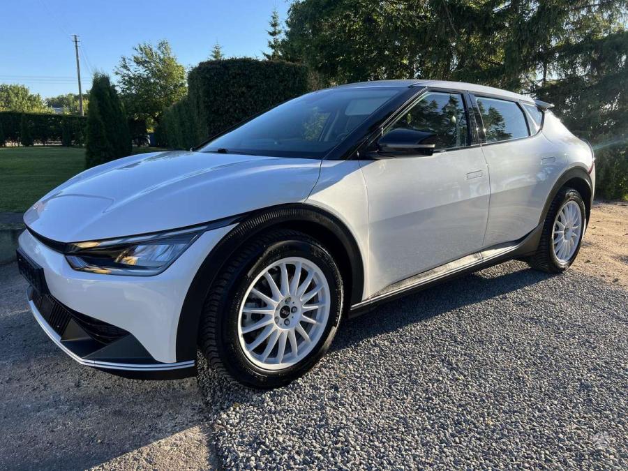 Белый Киа EV6 2023 в Каунас, объемом двигателя 0.00 л и пробегом 47 тыс. км за 17450 €, фото 6 на AUTOMOTO.COM.LV