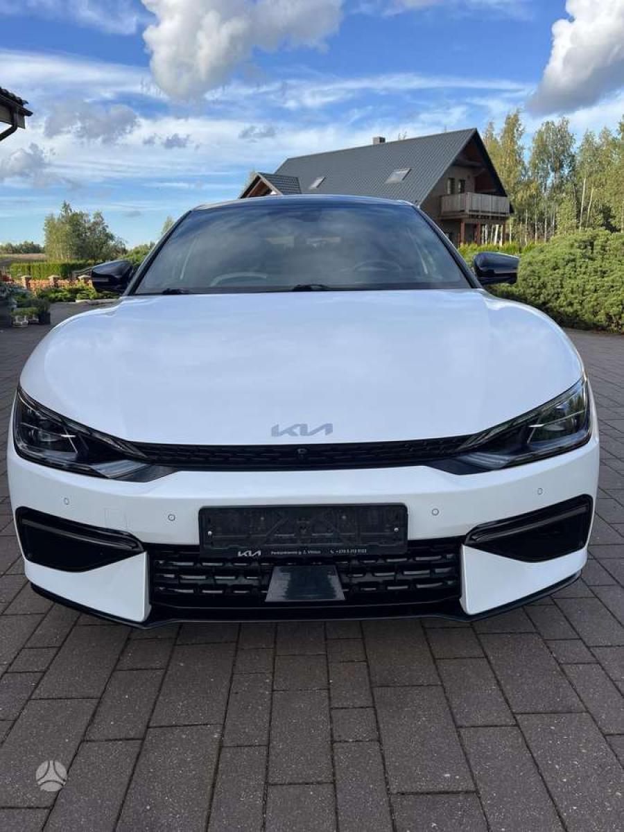 White Kia EV6 2023 in Rokiskis, with an engine capacity of 0.00 L and mileage of 74 thousand km for 31300 €, photo 1 on AUTOMOTO.COM.LV