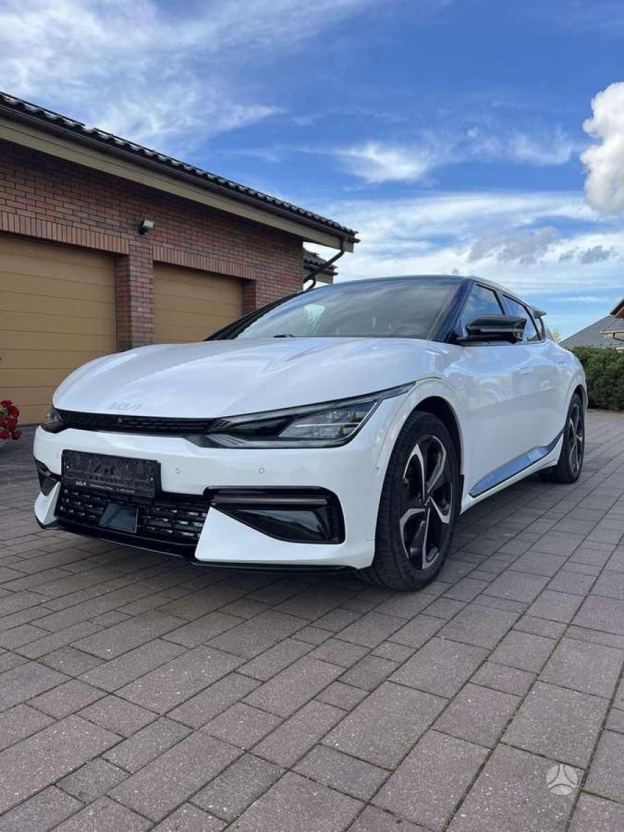 White Kia EV6 2023 in Rokiskis, with an engine capacity of 0.00 L and mileage of 74 thousand km for 31300 €, photo 3 on AUTOMOTO.COM.LV