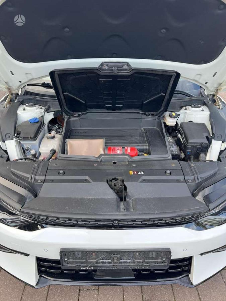 White Kia EV6 2023 in Rokiskis, with an engine capacity of 0.00 L and mileage of 74 thousand km for 31300 €, photo 14 on AUTOMOTO.COM.LV