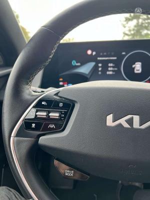 White Kia EV6 2023 in Rokiskis, with an engine capacity of 0.00 L and mileage of 74 thousand km for 31300 €, photo 20 on AUTOMOTO.COM.LV
