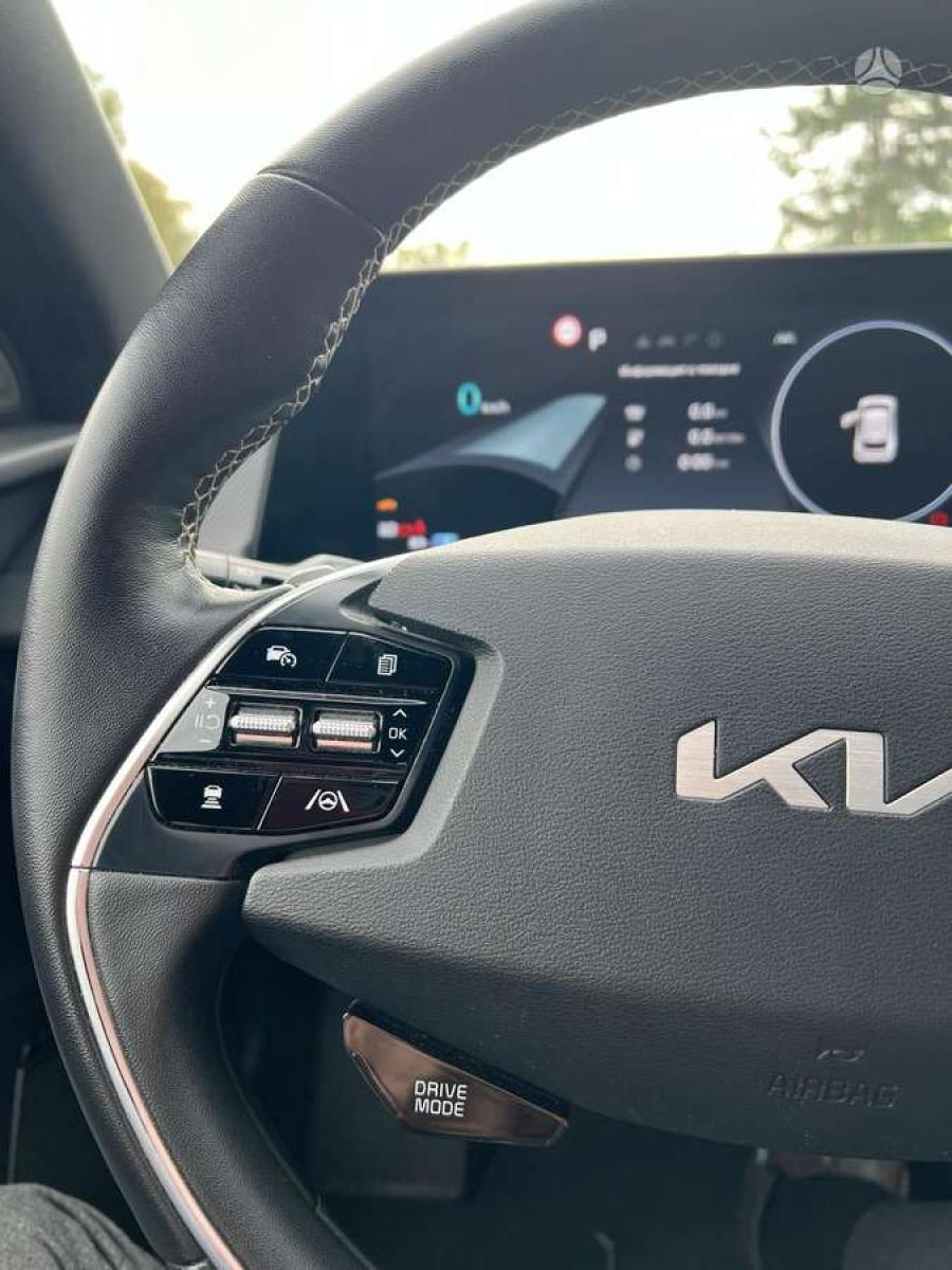 White Kia EV6 2023 in Rokiskis, with an engine capacity of 0.00 L and mileage of 74 thousand km for 31300 €, photo 20 on AUTOMOTO.COM.LV
