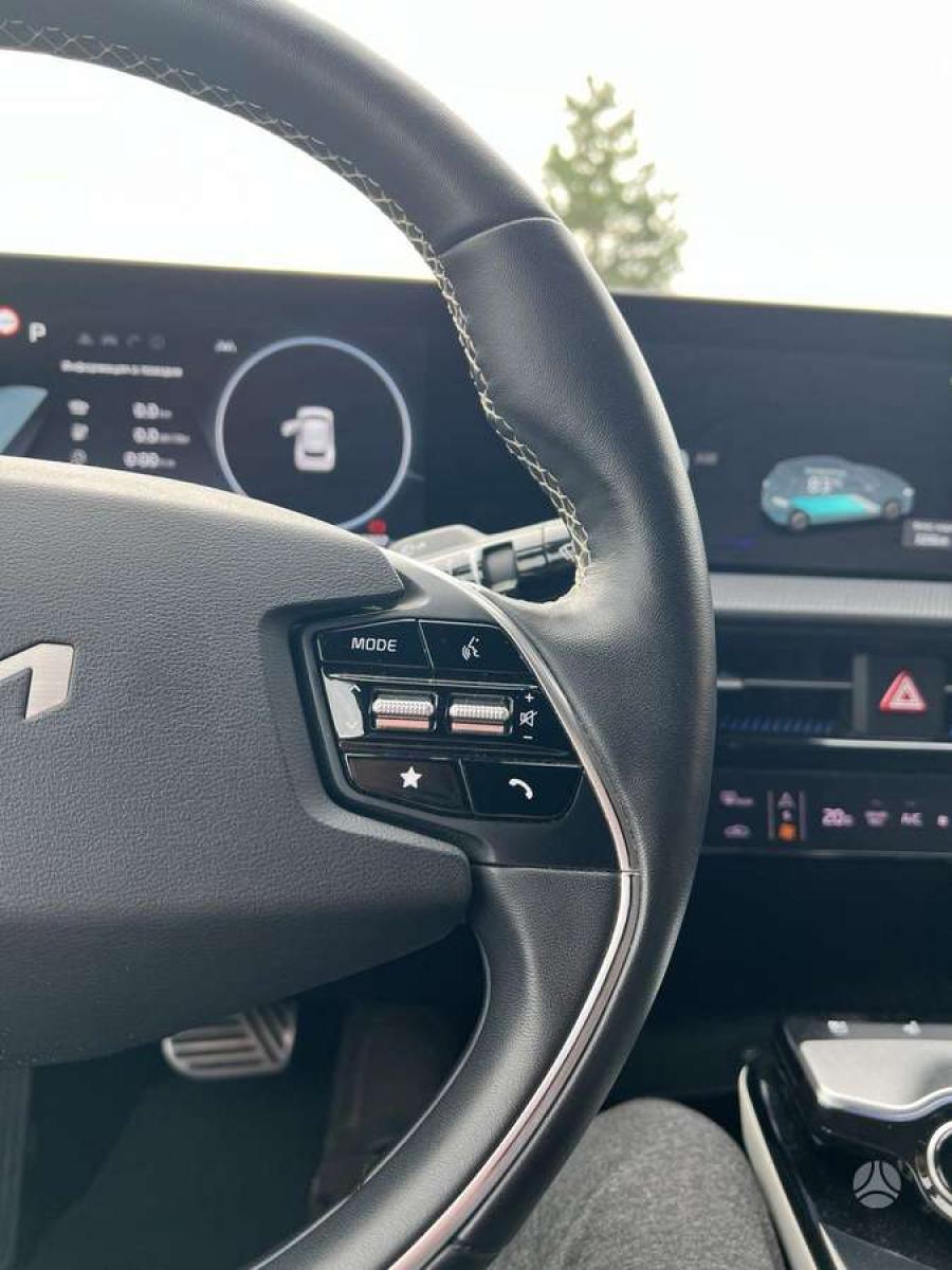 White Kia EV6 2023 in Rokiskis, with an engine capacity of 0.00 L and mileage of 74 thousand km for 31300 €, photo 21 on AUTOMOTO.COM.LV
