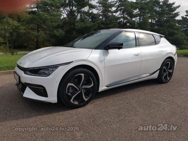 Белый Киа EV6 2022 в Таллин, объемом двигателя 0.00 л и пробегом 71 тыс. км за 36500 €, фото 1 на AUTOMOTO.COM.LV