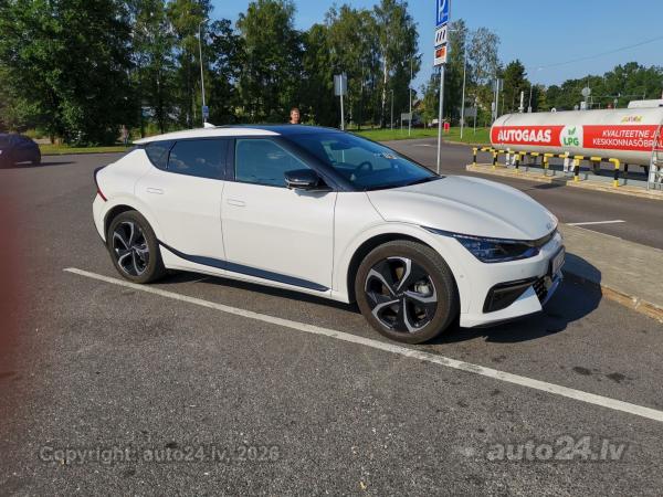 Белый Киа EV6 2022 в Таллин, объемом двигателя 0.00 л и пробегом 71 тыс. км за 36500 €, фото 4 на AUTOMOTO.COM.LV