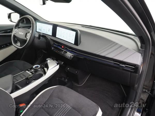 Белый Киа EV6 2022 в Таллин, объемом двигателя 0.00 л и пробегом 71 тыс. км за 36500 €, фото 6 на AUTOMOTO.COM.LV