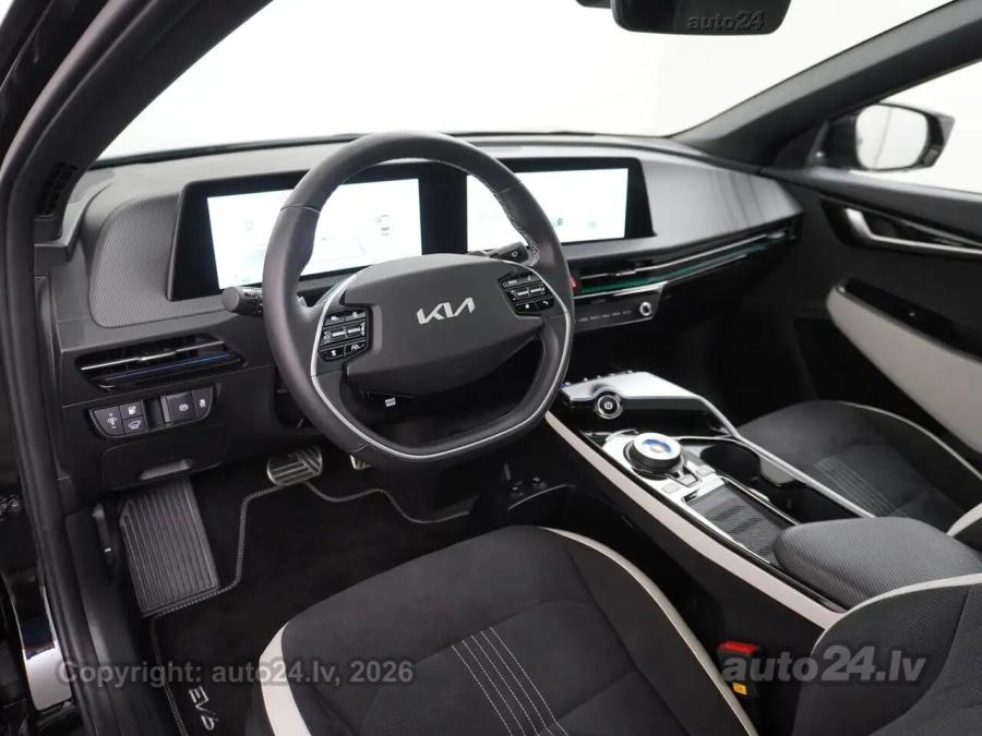 Белый Киа EV6 2022 в Таллин, объемом двигателя 0.00 л и пробегом 71 тыс. км за 36500 €, фото 12 на AUTOMOTO.COM.LV