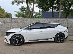 Белый Киа EV6 2022 в Алитус, объемом двигателя 0.00 л и пробегом 95 тыс. км за 15350 €, фото  на AUTOMOTO.COM.LV