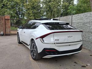 Белый Киа EV6 2022 в Алитус, объемом двигателя 0.00 л и пробегом 95 тыс. км за 15350 €, фото 4 на AUTOMOTO.COM.LV