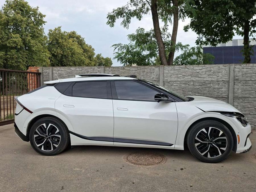 Белый Киа EV6 2022 в Алитус, объемом двигателя 0.00 л и пробегом 95 тыс. км за 15350 €, фото 8 на AUTOMOTO.COM.LV