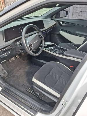 Белый Киа EV6 2022 в Алитус, объемом двигателя 0.00 л и пробегом 95 тыс. км за 15350 €, фото 16 на AUTOMOTO.COM.LV
