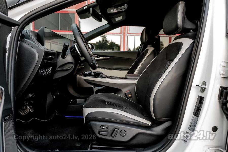 White Kia EV6 2022 in Parnu, with an engine capacity of 0.00 L and mileage of 82 thousand km for 34900 €, photo 17 on AUTOMOTO.COM.LV