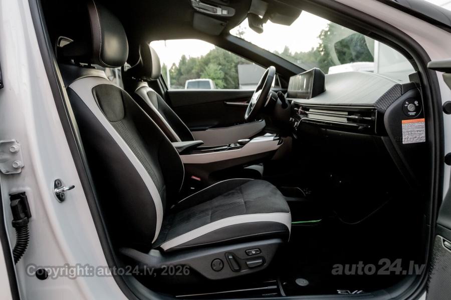 White Kia EV6 2022 in Parnu, with an engine capacity of 0.00 L and mileage of 82 thousand km for 34900 €, photo 19 on AUTOMOTO.COM.LV