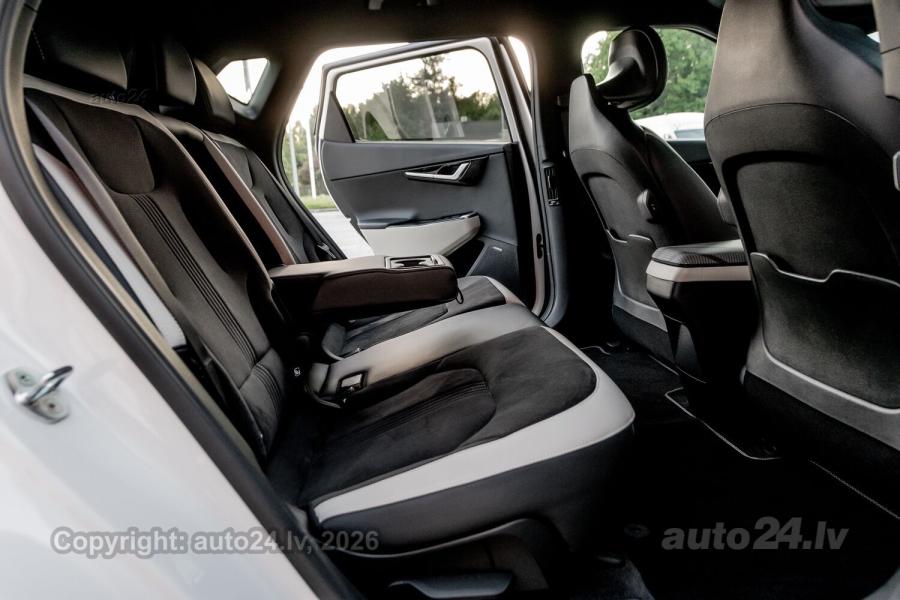 White Kia EV6 2022 in Parnu, with an engine capacity of 0.00 L and mileage of 82 thousand km for 34900 €, photo 21 on AUTOMOTO.COM.LV