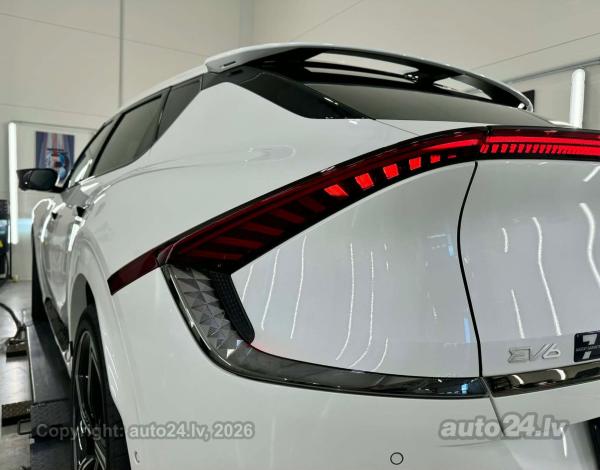 Balts Kia EV6 2023 Tallina, ar dzinēja tilpumu 0.00 L un nobraukumu 58 tūkst. km par 43000 €, foto 6 vietnē AUTOMOTO.COM.LV