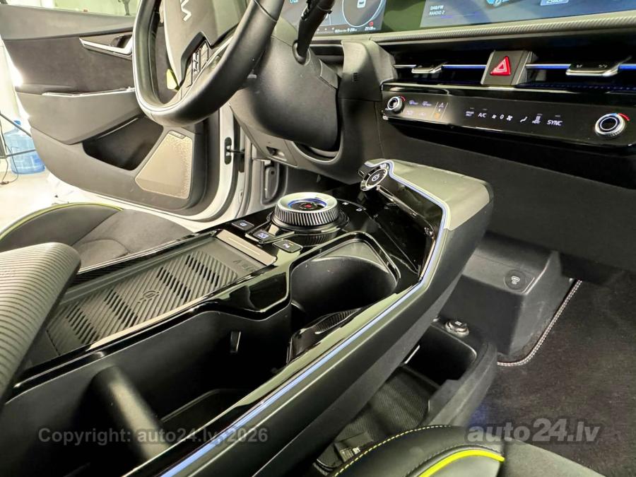 Белый Киа EV6 2023 в Таллин, объемом двигателя 0.00 л и пробегом 58 тыс. км за 43000 €, фото 18 на AUTOMOTO.COM.LV