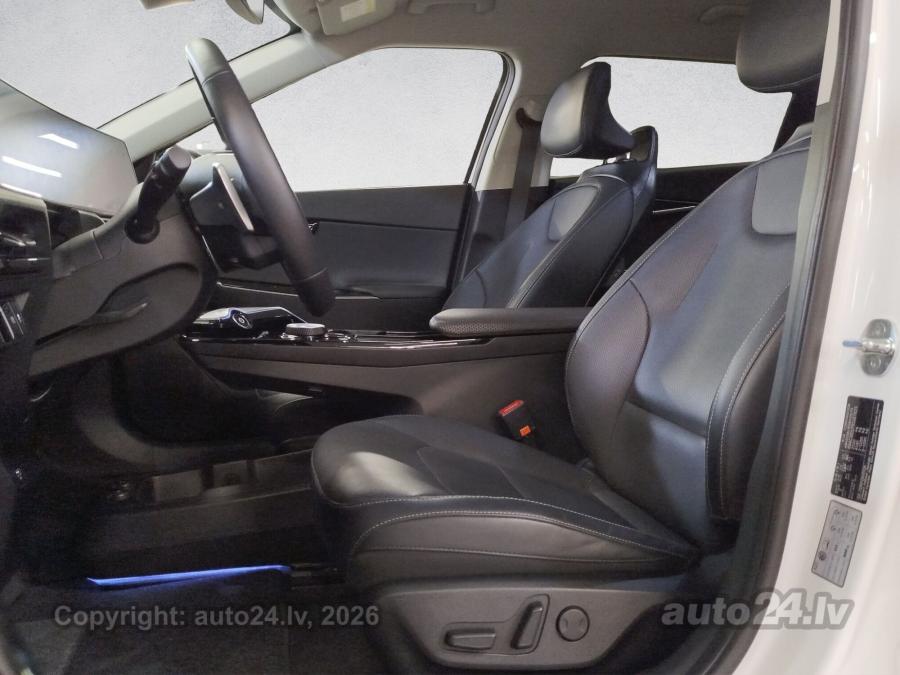 Balts Kia EV6 2024 Tallina, ar dzinēja tilpumu 0.00 L un nobraukumu 61 tūkst. km par 41990 €, foto 4 vietnē AUTOMOTO.COM.LV