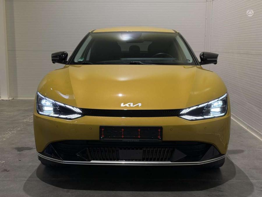 Yellow Kia EV6 2023 in Vilnius, with an engine capacity of 0.00 L and mileage of 51 thousand km for 29950 €, photo 4 on AUTOMOTO.COM.LV