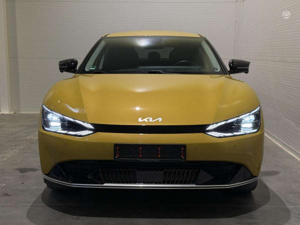 Yellow Kia EV6 2023 in Vilnius, with an engine capacity of 0.00 L and mileage of 51 thousand km for 29950 €, photo 4 on AUTOMOTO.COM.LV