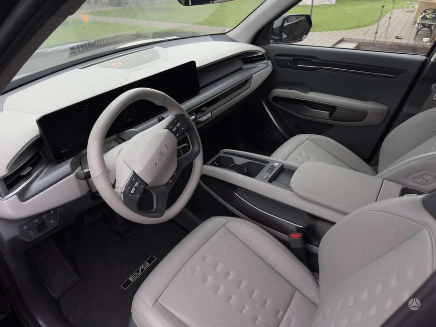 Черный Киа EV9 2024 в Кедайняй, объемом двигателя 0.00 л и пробегом 23 тыс. км за 27500 €, фото 23 на AUTOMOTO.COM.LV