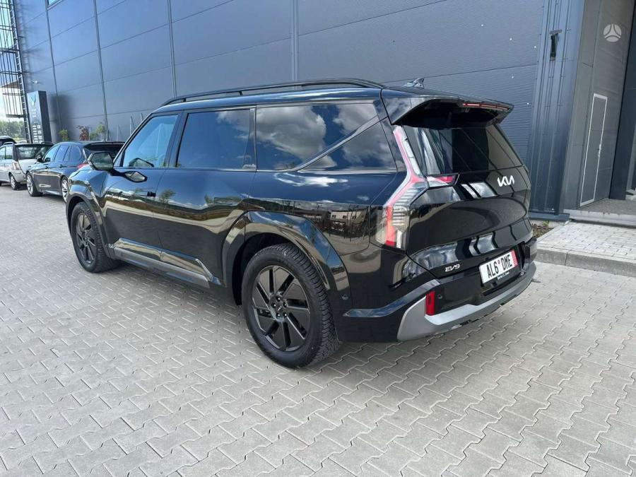 Melns Kia EV9 2024 Viļņa, ar dzinēja tilpumu 0.00 L un nobraukumu 32 tūkst. km par 49500 €, foto 6 vietnē AUTOMOTO.COM.LV