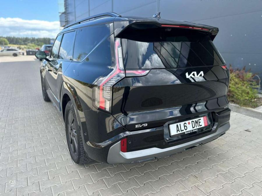 Melns Kia EV9 2024 Viļņa, ar dzinēja tilpumu 0.00 L un nobraukumu 32 tūkst. km par 49500 €, foto 7 vietnē AUTOMOTO.COM.LV