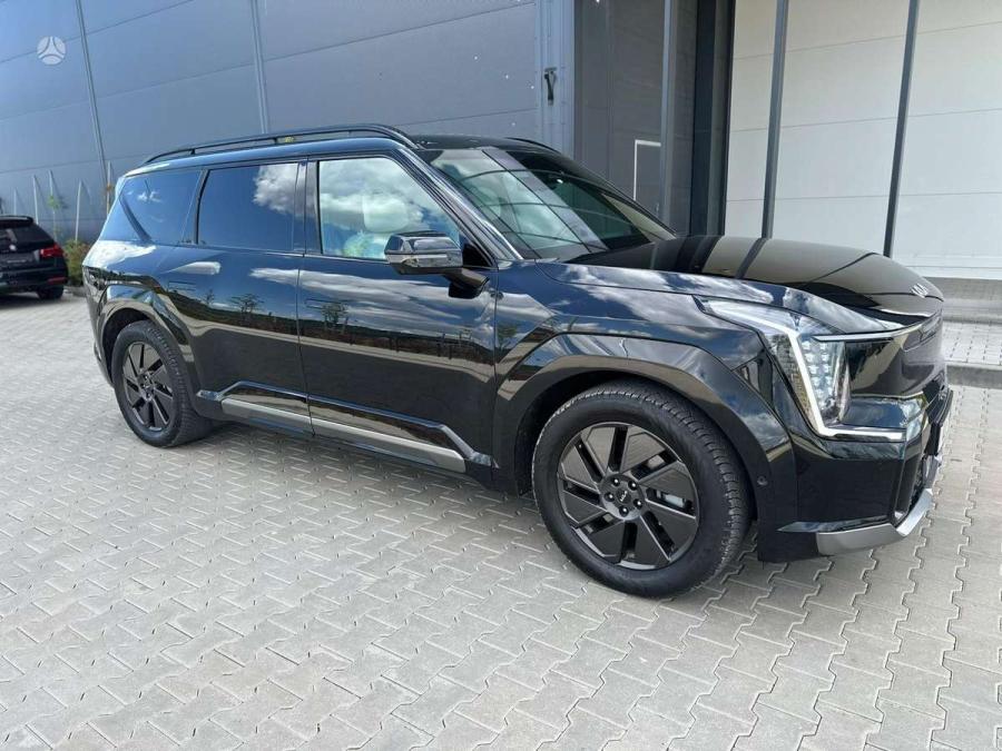 Melns Kia EV9 2024 Viļņa, ar dzinēja tilpumu 0.00 L un nobraukumu 32 tūkst. km par 49500 €, foto 12 vietnē AUTOMOTO.COM.LV