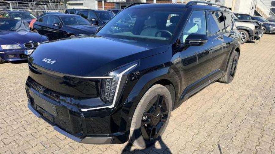 Black Kia EV9 2025 in Druskininkai, with an engine capacity of 0.00 L and mileage of 13 thousand km for 37389 €, photo 3 on AUTOMOTO.COM.LV
