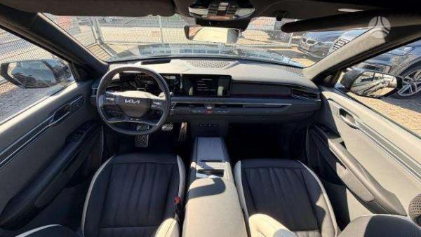 Black Kia EV9 2025 in Druskininkai, with an engine capacity of 0.00 L and mileage of 13 thousand km for 37389 €, photo 5 on AUTOMOTO.COM.LV