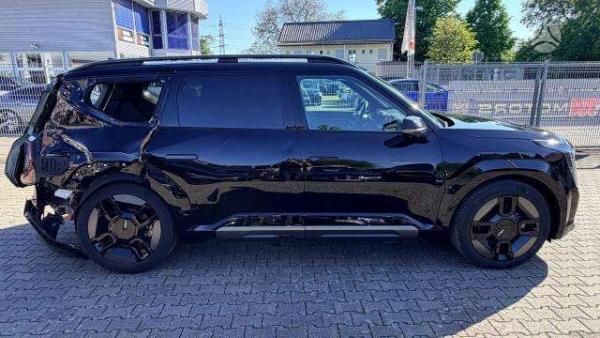 Black Kia EV9 2025 in Druskininkai, with an engine capacity of 0.00 L and mileage of 13 thousand km for 37389 €, photo 6 on AUTOMOTO.COM.LV
