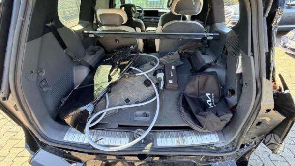 Black Kia EV9 2025 in Druskininkai, with an engine capacity of 0.00 L and mileage of 13 thousand km for 37389 €, photo 8 on AUTOMOTO.COM.LV