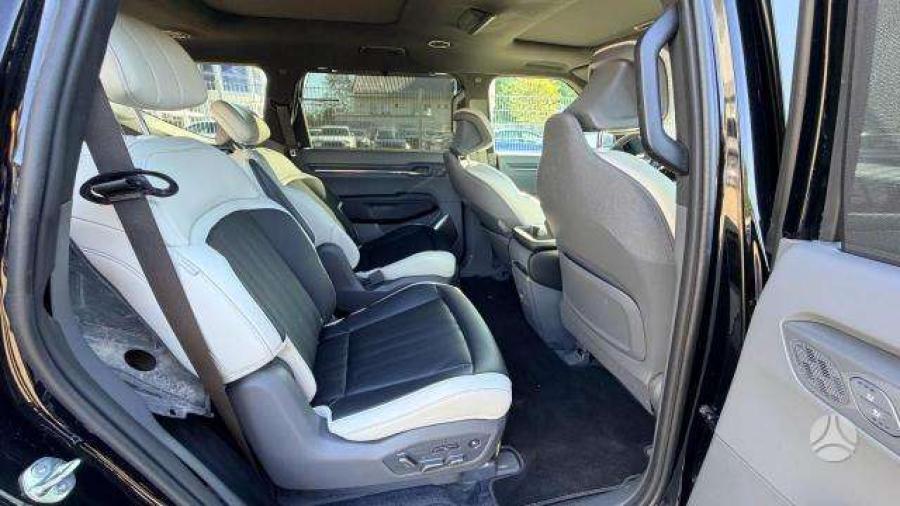 Black Kia EV9 2025 in Druskininkai, with an engine capacity of 0.00 L and mileage of 13 thousand km for 37389 €, photo 13 on AUTOMOTO.COM.LV