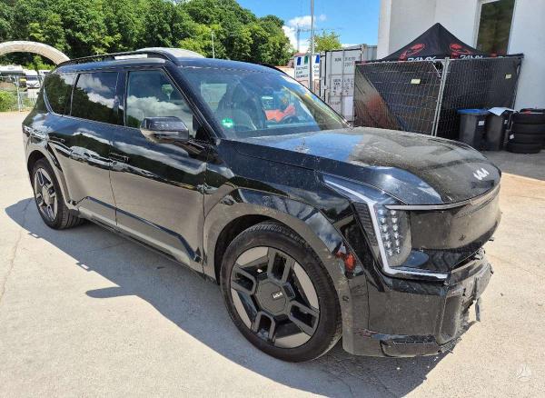 Melns Kia EV9 2025 Klaipėda, ar dzinēja tilpumu 0.00 L un nobraukumu 51 tūkst. km par 28750 €, foto 1 vietnē AUTOMOTO.COM.LV
