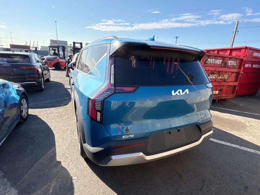 Blue Kia EV9 2024 in Ukmerge, with an engine capacity of 0.00 L and mileage of 29 thousand km for 27350 €, photo 5 on AUTOMOTO.COM.LV