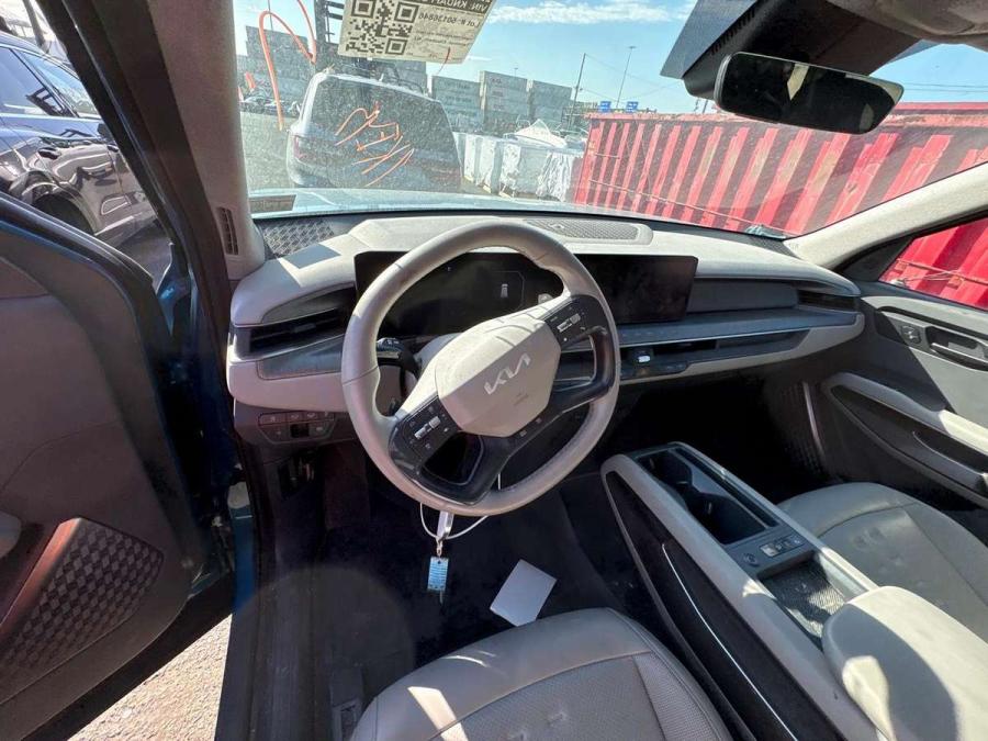 Blue Kia EV9 2024 in Ukmerge, with an engine capacity of 0.00 L and mileage of 29 thousand km for 27350 €, photo 24 on AUTOMOTO.COM.LV