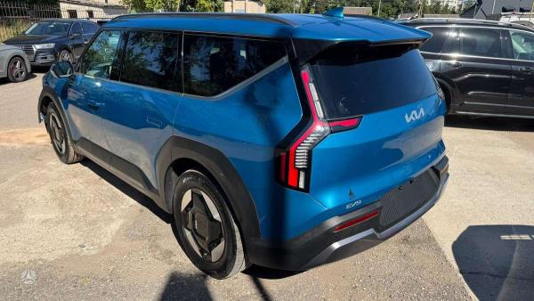 Blue Kia EV9 2024 in Ukmerge, with an engine capacity of 0.00 L and mileage of 29 thousand km for 29999 €, photo 8 on AUTOMOTO.COM.LV