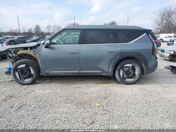 Green Kia EV9 2024 in Kaunas, with an engine capacity of 0.00 L and mileage of 53 thousand km for 32670 €, photo 10 on AUTOMOTO.COM.LV