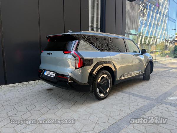Pelēks Kia EV9 2025 Tallina, ar dzinēja tilpumu 0.00 L un nobraukumu 20 tūkst. km par 54900 €, foto 3 vietnē AUTOMOTO.COM.LV