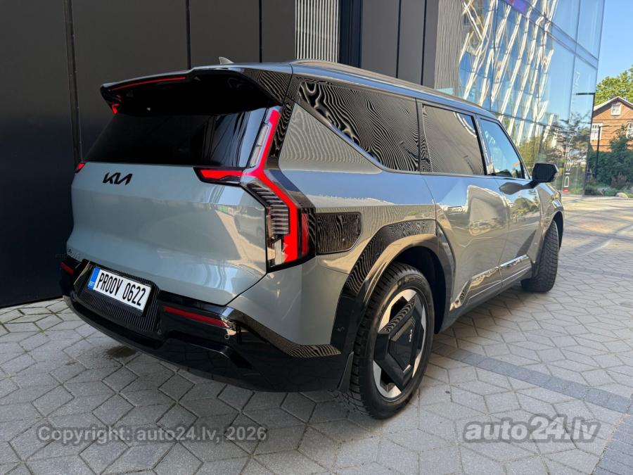 Pelēks Kia EV9 2025 Tallina, ar dzinēja tilpumu 0.00 L un nobraukumu 20 tūkst. km par 54900 €, foto 5 vietnē AUTOMOTO.COM.LV