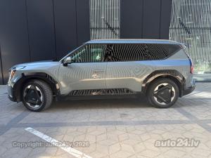 Pelēks Kia EV9 2025 Tallina, ar dzinēja tilpumu 0.00 L un nobraukumu 20 tūkst. km par 54900 €, foto 10 vietnē AUTOMOTO.COM.LV